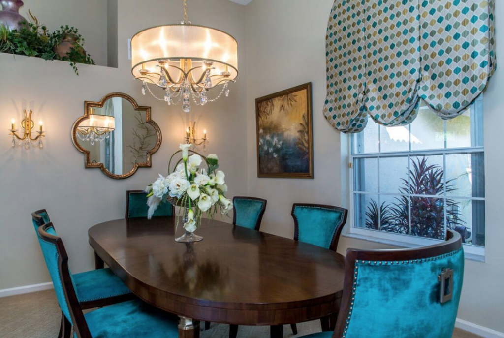 Dining room and living room symmetry - HK Interiors
